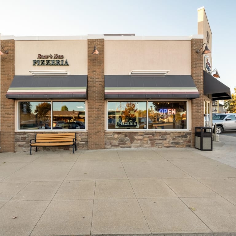 Best Pizza in Town | Bear's Den Pizzeria | Pizza near me
